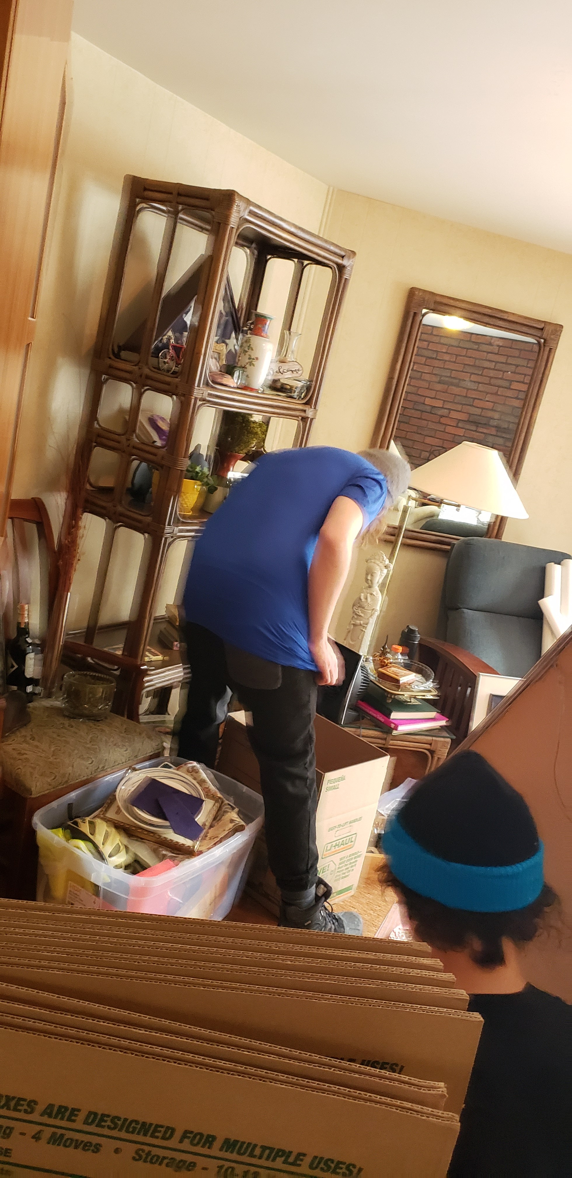 New Neighbors Moving - A Local Lansing Moving Company | HireAHelper